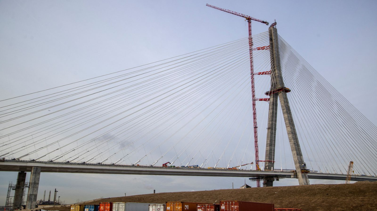 How Trump’s US–Canada bridge claims distort facts